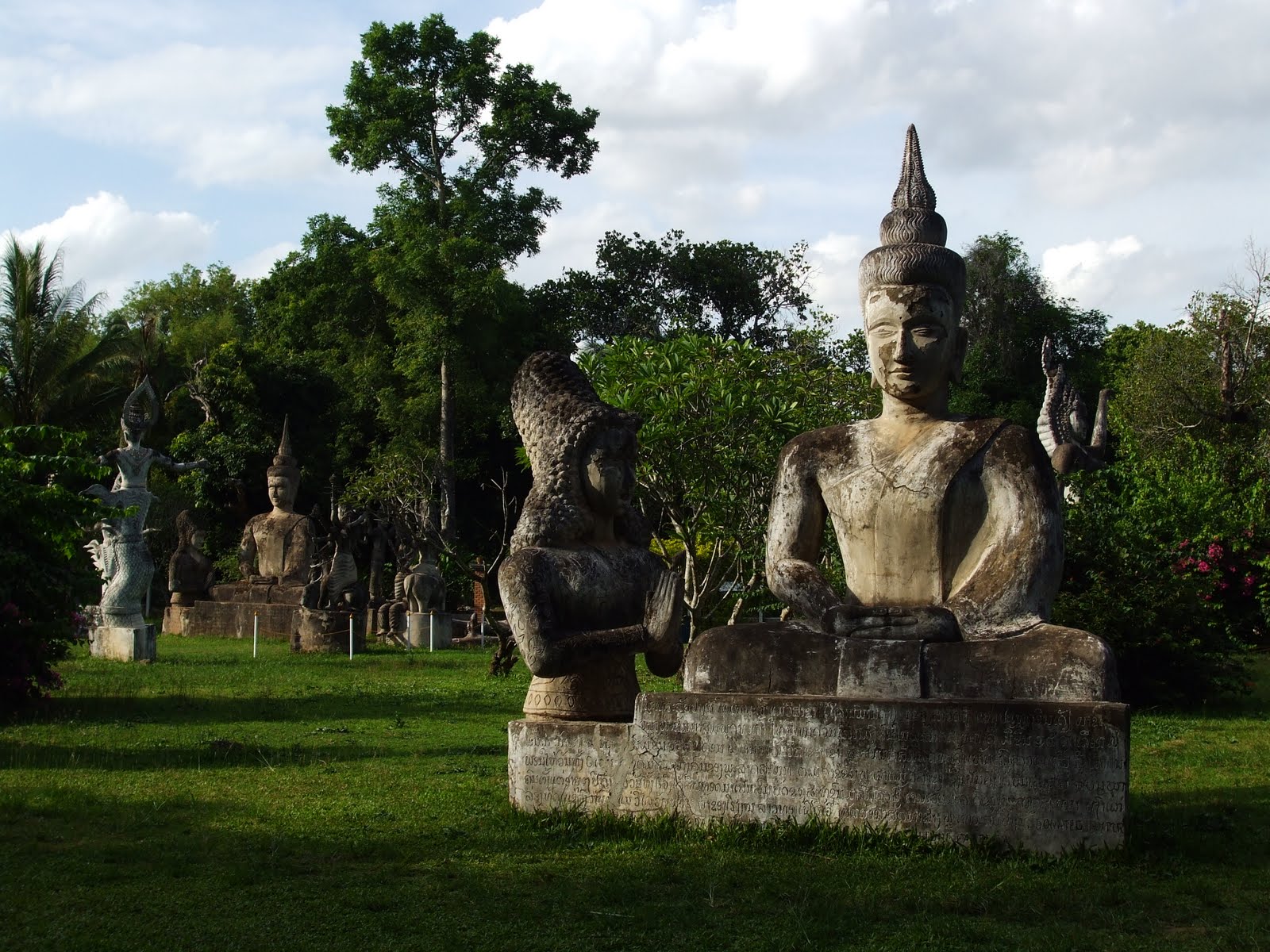 L I F E L I N E S: (Vientiane (Laos)) Buda Park